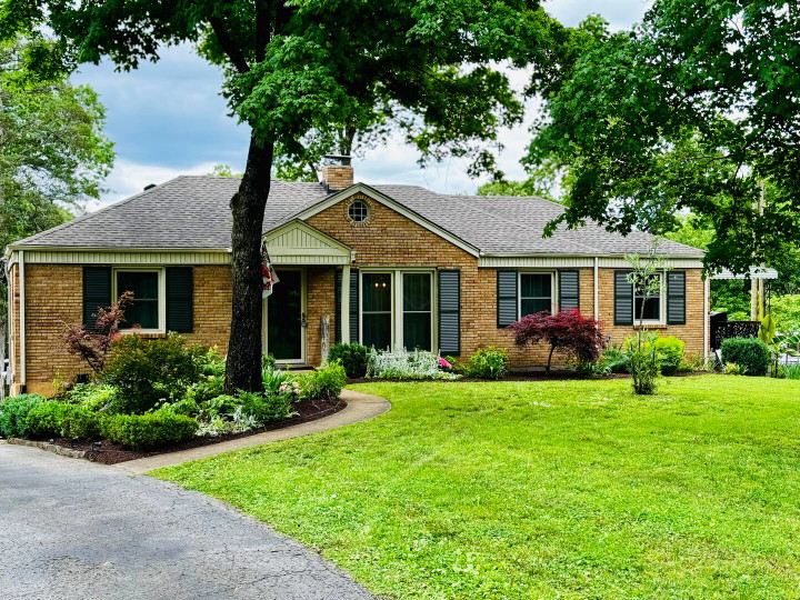 Charming Home In A Historic Quiet Nashville Haven - Nashville, TN