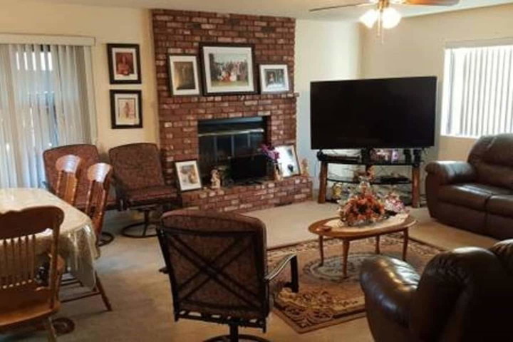 Big Room Cozy Clean, Safe, Relaxing Home, Tv - Santa Maria, CA