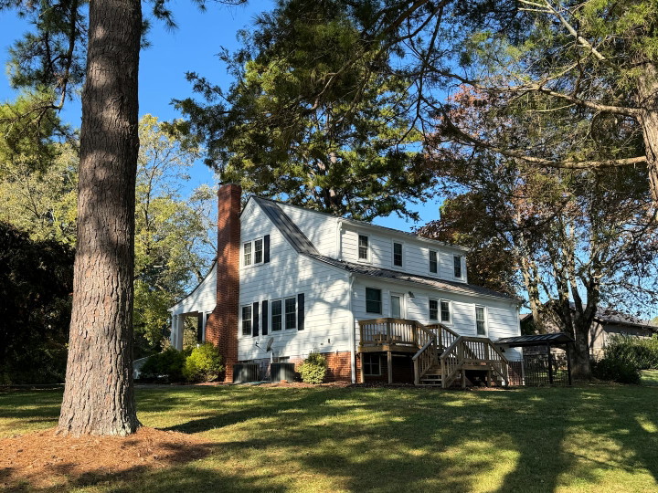 Cozy Farmhouse With Beautiful Lake Views - Hillsborough, NC