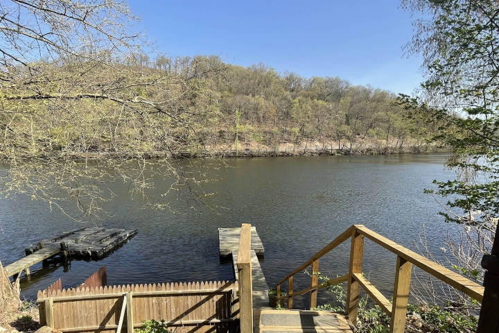 Magical Lakeside Lake Zoar Views & Private - Newtown, CT