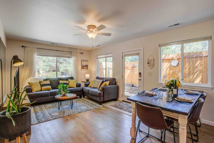 Cheyenne Cottage | Mins From Broadmoor + Hiking - Colorado Springs, CO
