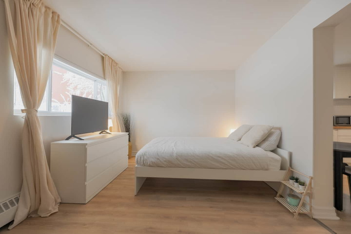 Studio Rénové + Stationnement | Longueuil - Boucherville