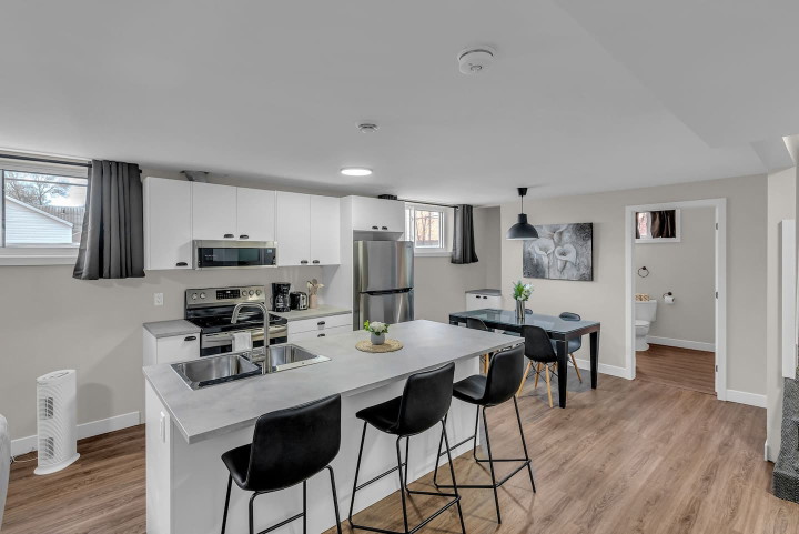 New Carlington Suite, West End - Ottawa