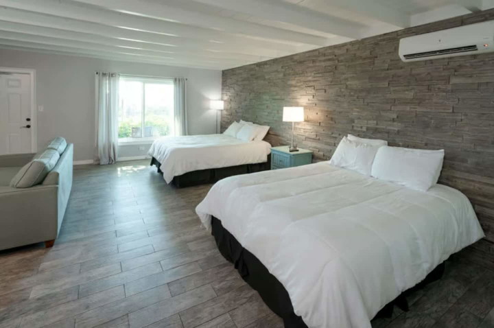 Two Queen Motel Suite With Kitchenette Sleeps 6 - Marathon, FL