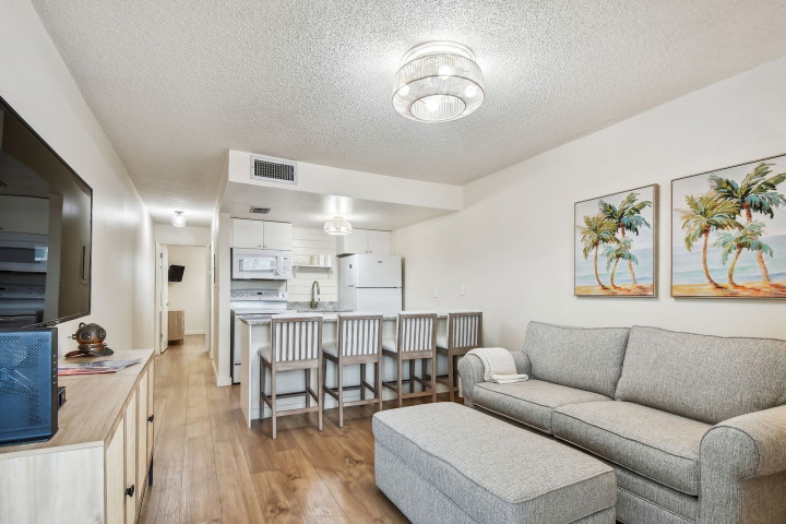 Updated Condo With Water Views - Gulfport, FL