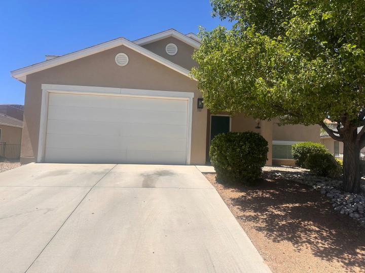 Cozy 4 Bed 3 Bath Home - Los Lunas, NM