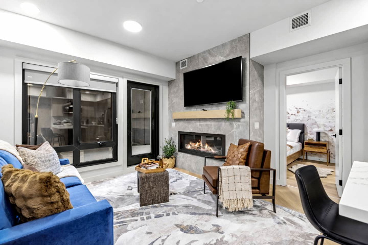 Modern 2br Rockies Stay: Hot Tub, Pool & Sleeps 9! - Canadá