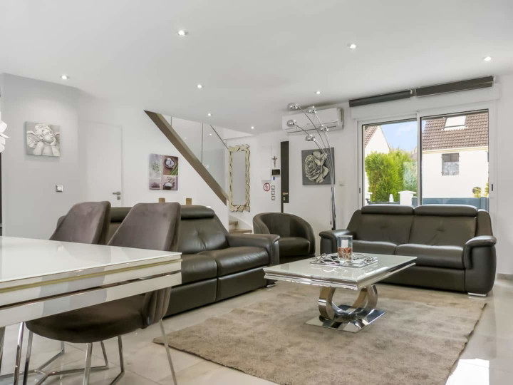 Villa 5 Chambres Avec Piscine Près De Disneyland - Coulommiers