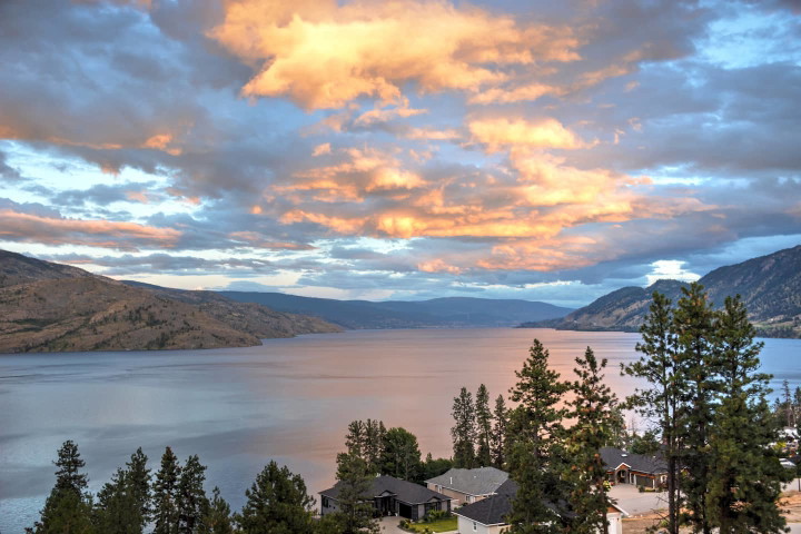Okanagan Lake Views Will Captivate You! - Peachland