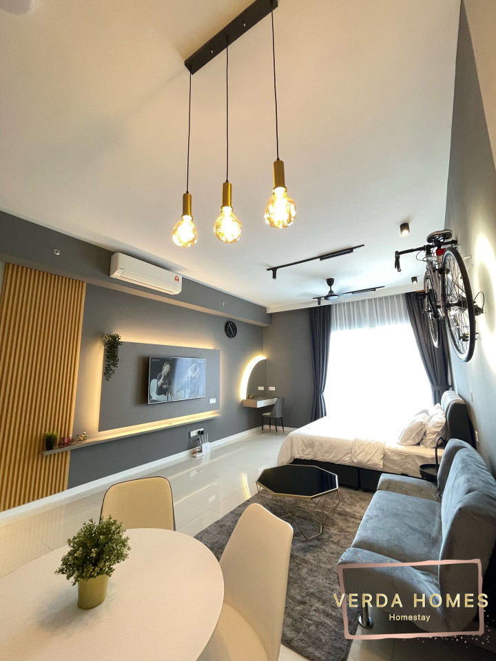 Cozy Bicycle-themed Theme With 50" Tv & Netflix - Kuala Lumpur