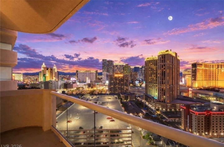 Mgm Balcony Stripview King Suite+free Valet+pools - Nevada