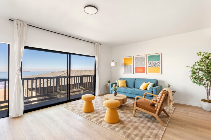 Ocean-front | Direct Beach Access | Deck - Torrance, CA
