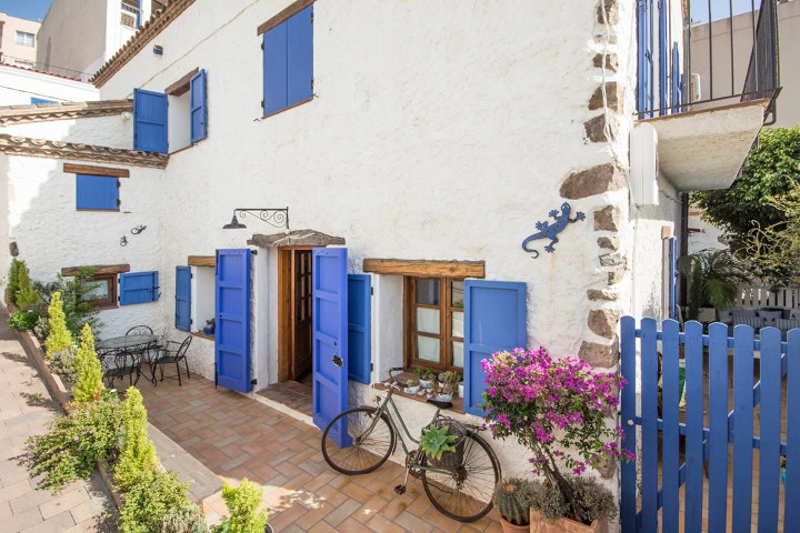 Fishermen's House By The Sea - Badalona