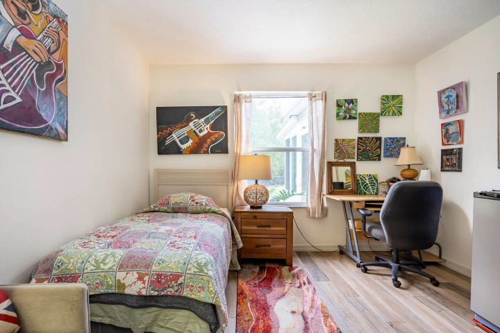 2 Rooms! 2  Beds; Frig: Micro, Priv. Bath; No Cook - The Villages, FL