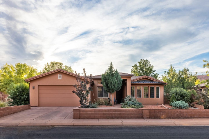 Luxury 3br Near Zion | Pool & Hot Tub Escape - Kanab, UT