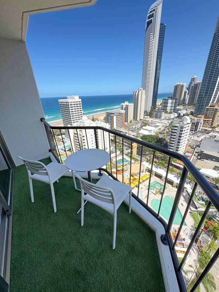 Chic Oceanview Near Nightlife - Surfers Paradise