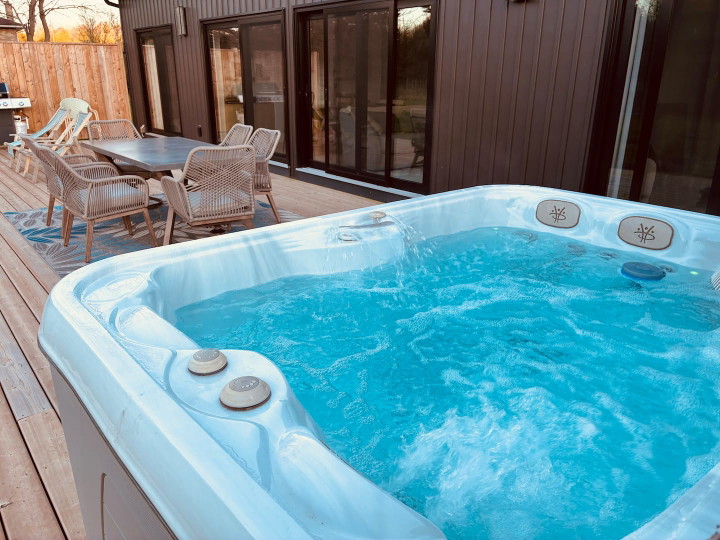 Farmhouse Retreat | Hot Tub + Bunkie | Bayfield - Bayfield