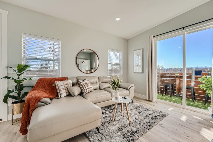 King Bed/ Balcony/mountain View - Denver, CO
