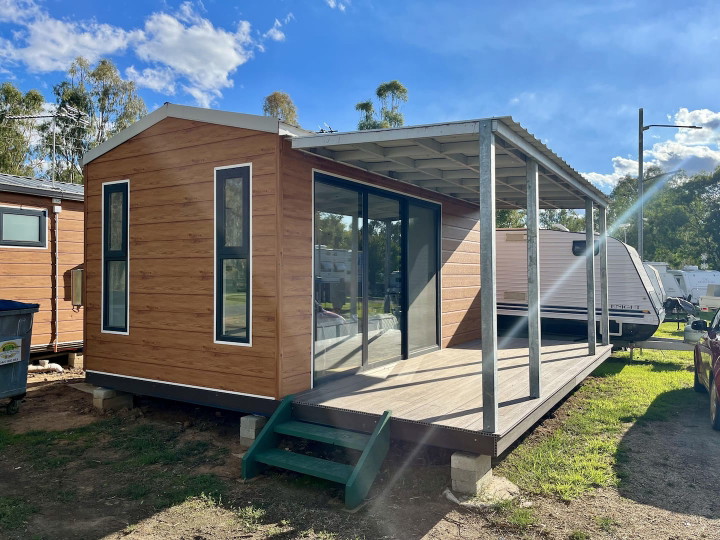 Small Budget Cabin - Junee