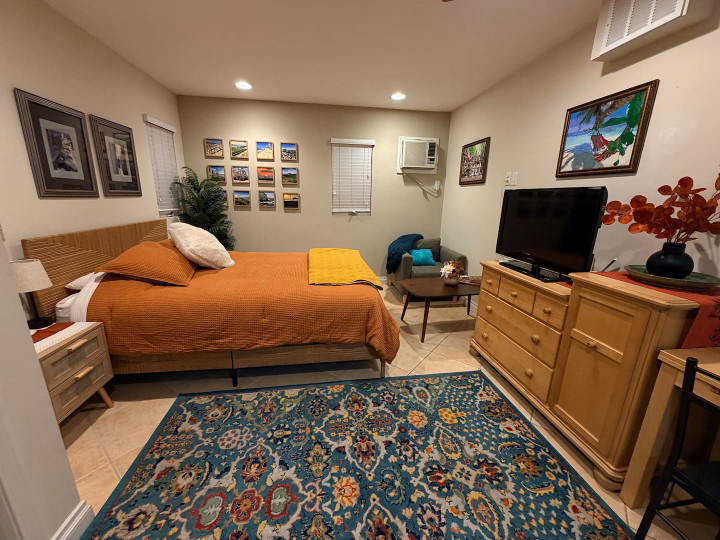 Charming Quiet Guesthouse - Pasadena, CA