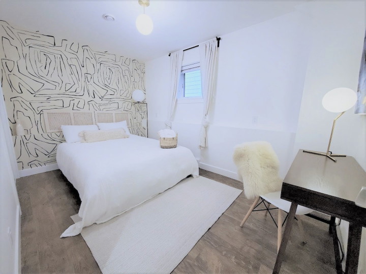 2 Bdrm Charmer - Central Location - Free Parking - 