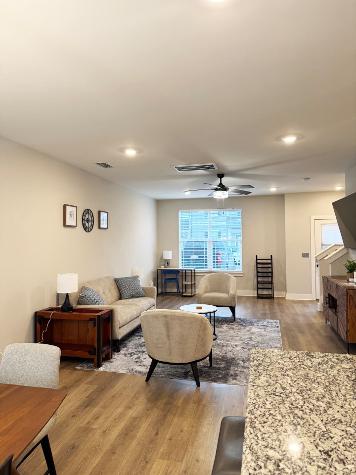 Beautiful & Cozy Townhome, Sleeps 6 - Lebanon, TN