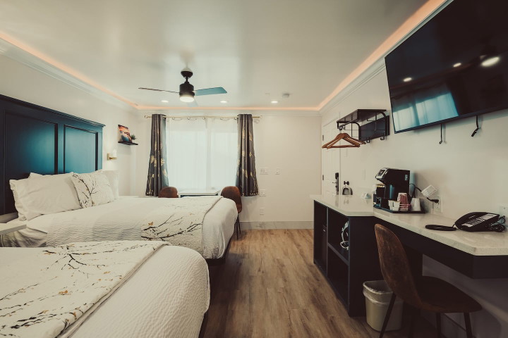 Upscale Modern Two Queen Room - Wharf/downtown! - Morro Bay, CA