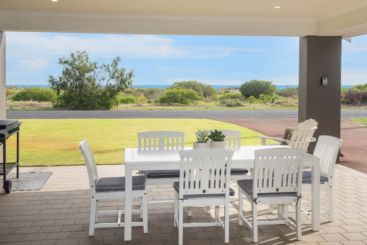 Into The Blue - Busselton Beachfront Holiday Home - Busselton