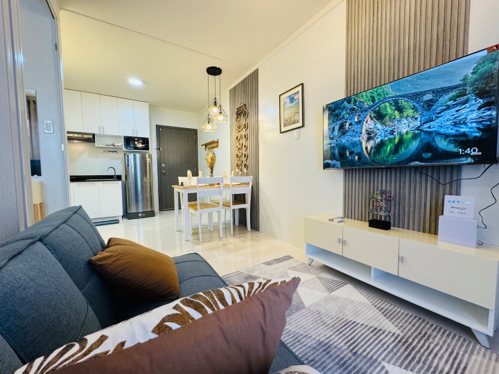 1 Bedroomdeluxe Condo W/ Balcony Pool & Gym - Puerto Princesa