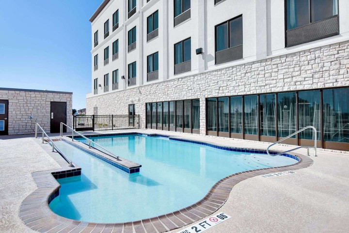 Wingate San Angelo | Family Room Near Downtown - San Angelo, TX