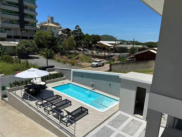 Casa Com Piscina Para 10 Pessoas - Bombinhas