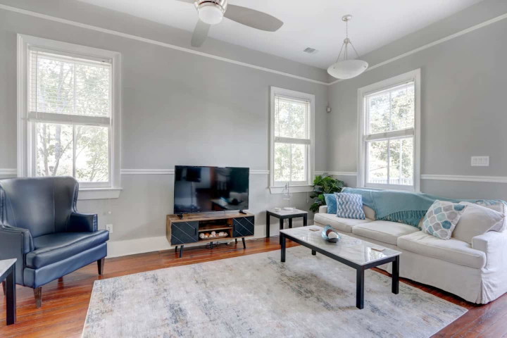 Historic 1800's Condo, Forsyth | Dog-friendly! - Savannah, GA