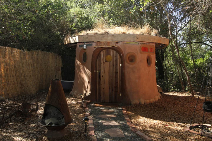 A Grass-roofed Earthen Hobbit Hut - Healdsburg, CA