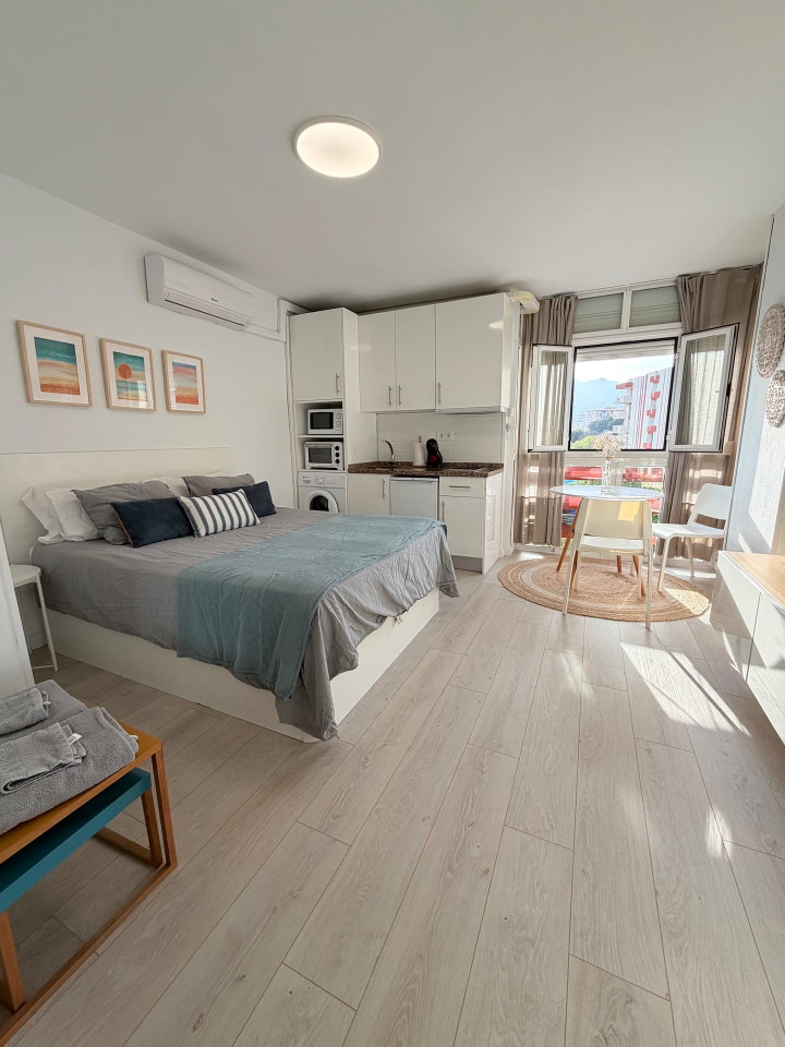 Precioso Estudio Con Piscina A Metros Del Mar. - Benalmádena