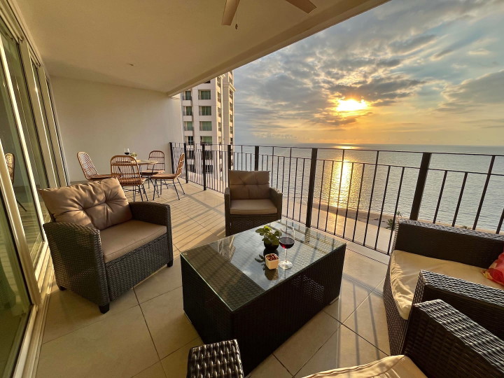 Hypnotizing Sea View On 17th Floor ~Prime Location In Town ~Family Getaway - Puerto Vallarta