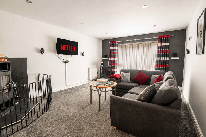 Sleeps 9 | Parking X4 Vans | Prime Location - Bedford