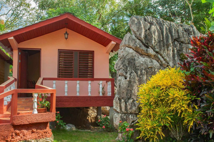 "Las Rocas" Cabin (50% Log Cabin) - Pool Included - Vinales