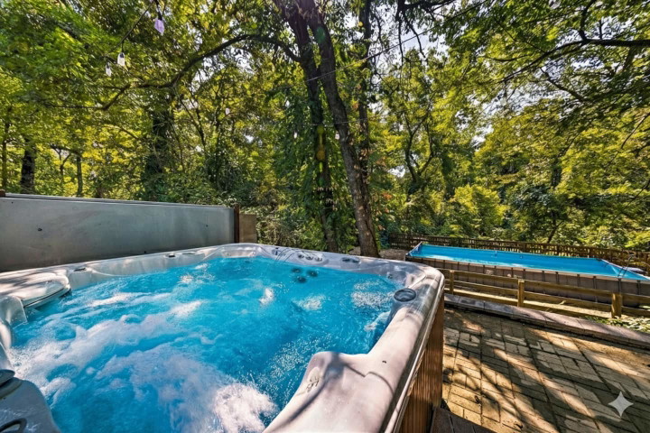 Secluded Property W Pool And Hot Tub - Alton, IL
