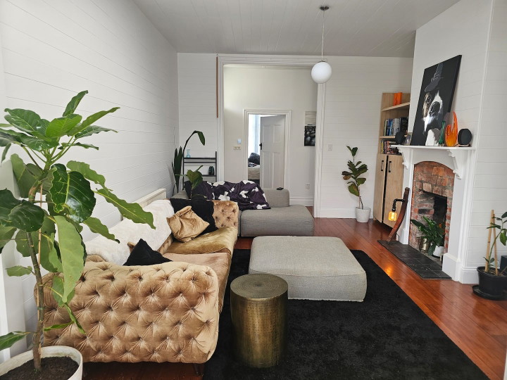 Inner City Warm Modern Villa -