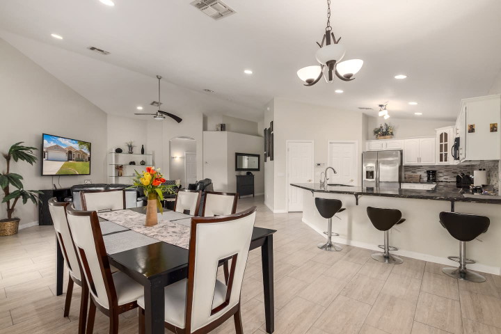 Spectacular Home! Getaway & Soak Up The Desert Sun - Phoenix, AZ
