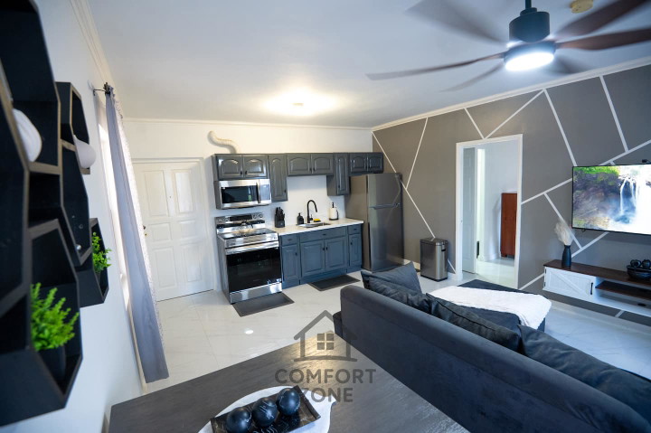 Comfort-zone, Centrally Located-wifi-aircondition - Kingston