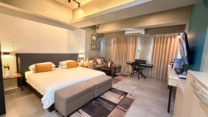 Spacious Cozy Room W/parking, Smart Tv & Slim Ps5 - Quezon City