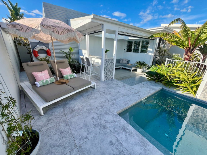 Poolside Bungalow + Doggie Retreat (Adult Only) - Diamond Beach