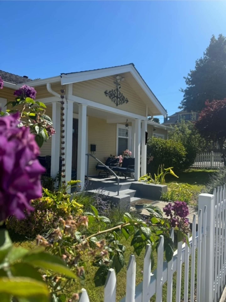 Sunflower Cottage 3br/1ba. - Eureka, CA