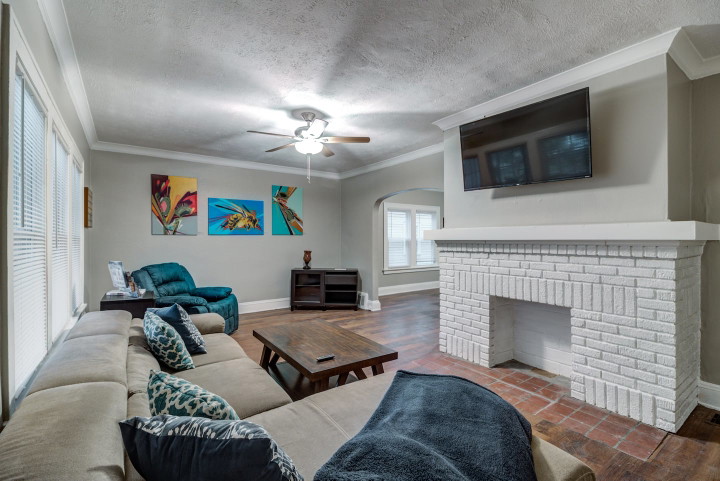 Gallery House | Near Clinic + Museums - Shaker Heights, OH