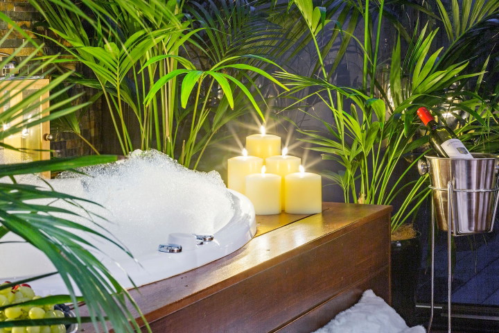Indulge Couples Private Retreat Double Spa & Fire - Melbourne