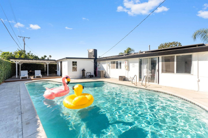 5 Min Disney! Hot Tub + Pool + Theater + Game Room - Stanton, CA