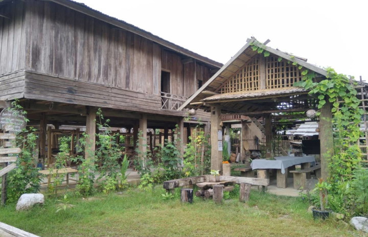 Banlue Community With Local Craft People - Laos