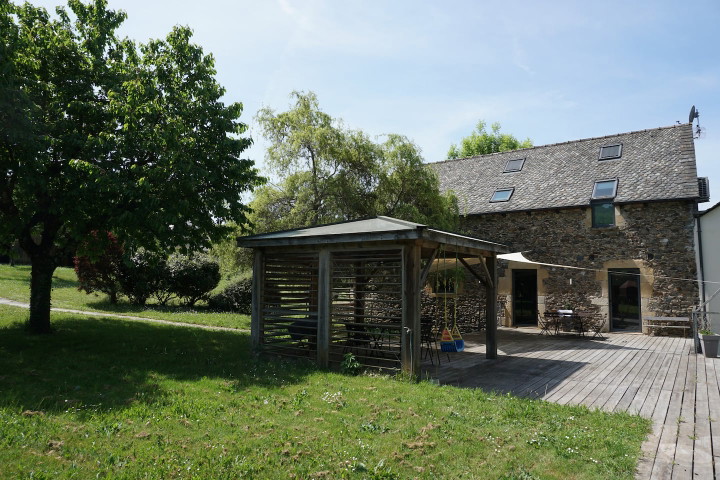 Grange Dans Un éCrin De Verdure, Coeur Du Village - Saint-Geniez-d'Olt