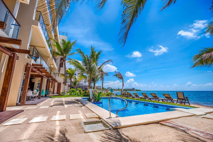 Beachfront Penthouse | Terrace, Pool & Snorkeling - Akumal